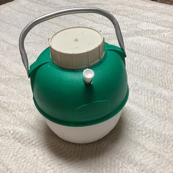 Kitchen | Vintage Poloron Drink Cooler Jug Green White 1 Gallon Vacucel ...